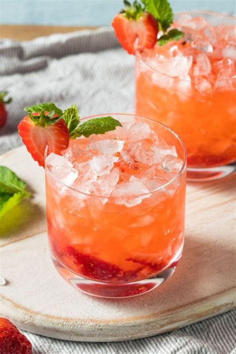 20 Fresh Strawberry Cocktails Insanely Good
