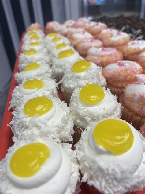 Cupcake Photo Gallery David Burkes Dixie Lee Bakery