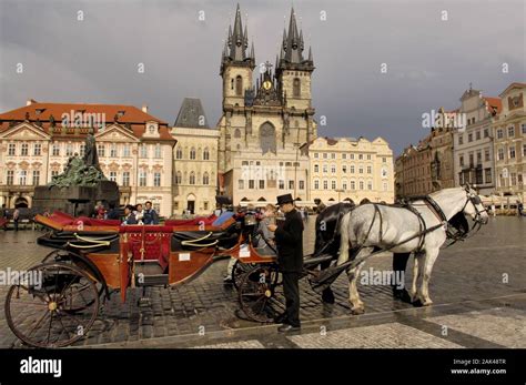 Fiaker am Altstødter Ring in Prag, Tschechien | usage worldwide Stock ...