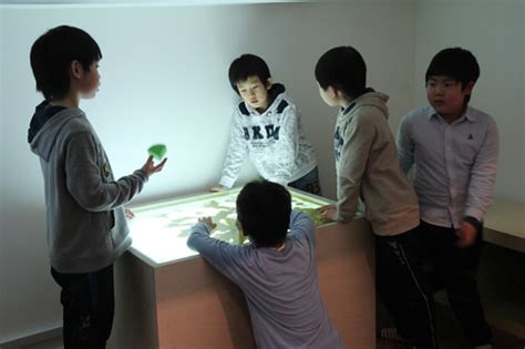 자석으로 그림 그리기 자석방 자석으로 그림을 그려볼까요 자석방에서라면 신나게 그림을 그릴 수 있답니 Flickr