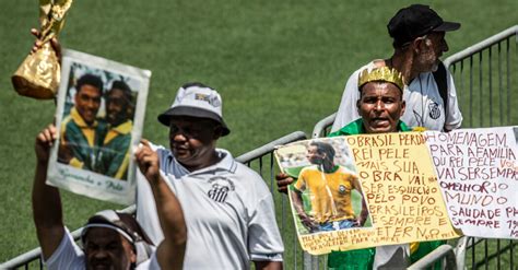 Video Thousands Of Brazilians Gather To Mourn Pelé At 24 Hour Funeral