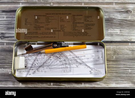 Mathematical Instrument Box Geometry Set In Metal Case For Students In