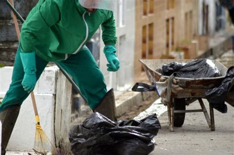 Prefeitura Trabalha Na Limpeza E Na Manutenção Dos Cemitérios