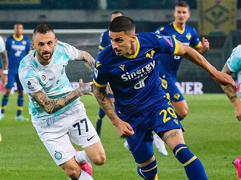 Hal 2 Pesta Gol Inter Milan Paksa Hellas Verona Ukir Rekor Busuk