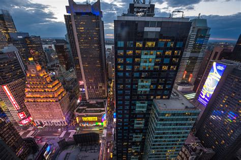 뉴욕 시티 맨하탄 타임 스퀘어 파노라마 사무실 건물 마천루 스카이 라인 허드슨 강에 의해 조명으로 밤에 공중 보기 0명에 대한 스톡 사진 및 기타 이미지 Istock