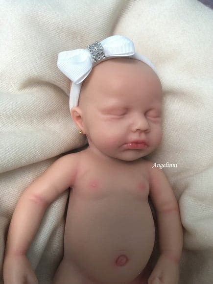Bebê Reborn Silicone Sólido Menina 30 Cm Por Encomenda Elo7