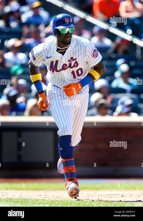 New York Mets Ronny Mauricio 10 Runs To First Base After Hitting A