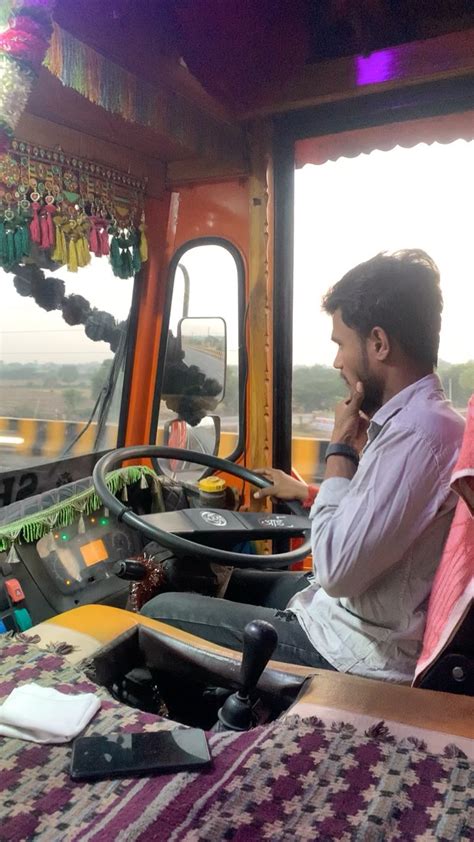 Pradip9715 धागा खतम हो गया मन्नतों का तुझे मांग कर धड़कने बांध आया