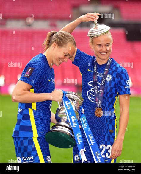 Harder Und Eriksson Aktuell Pernille Harder Und Magdalena Eriksson Am