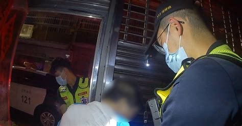 8旬翁深夜覓食因「這原因」路倒 警消獲報協助就醫