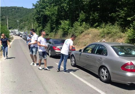 Pritjet E Gjata Të Mërgimtarëve Në Kufi Shqiptarët E Luginës Bëjnë