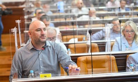 Kad Te Stranka Pazi Dragoslav Topić Bivši Ministar U HbŽ Osuđen Zbog Zlouporabe Položaja Sad Je