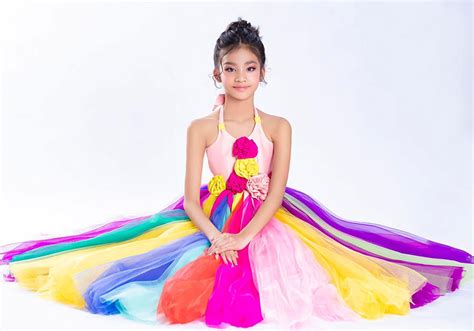 អ្នកគាំទ្រ លាន់មាត់ គ្រប់ ៗ គ្នា ពេល ឃើញ កូនស្រី ច្បង តារា សម្តែង សា រ៉ា យ ស ក្ខ ណា លេង ស្ទីល