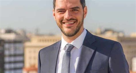 Ο Ανδρέας Τσώκος κόβει την πρωτοχρονιάτικη πίτα Flamisgr