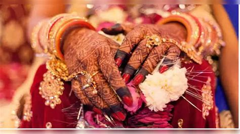 Wedding Viral News ইচ্ছে নেই ছাদনাতলায় বরযাত্রী আসতেই বিয়েতে
