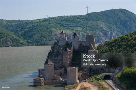 Golubac 요새 성 14 세기에 세르비아에 다뉴브 강 유역에 건설 0명에 대한 스톡 사진 및 기타 이미지 0명 강