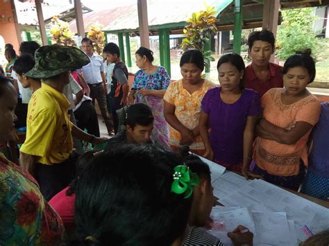 ေကာေ့သာင္းတြင္ ဆလံုလူမ်ိဳးမ်ားကို မွတ္ပံုတင္ကတ္ ျပဳလုပ္ေပး