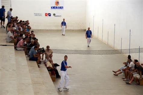 El Trinquet de Xàbia durante una partida de escala i corda Jávea