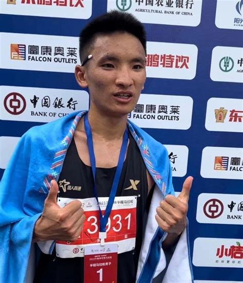 “冠军必须留在贵州！” 万峰林半程马拉松圆满完赛 遵义小伙夺冠 知乎