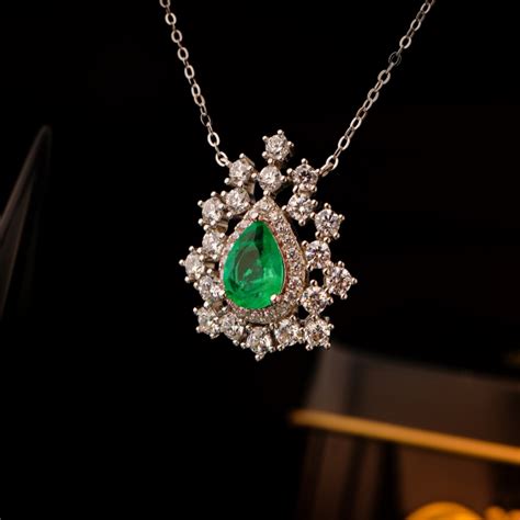 مجوهرات الشرق قلاده لوتس