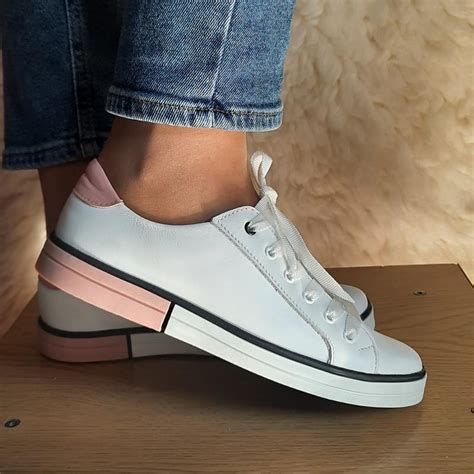 Білі шкіряні кеди — ціна 1350 грн у каталозі Кеди Купити жіночі речі за доступною ціною на Шафі