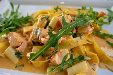 Recette de pâtes Tagliatelles au saumon fumé et sauce crémeuse à l aneth