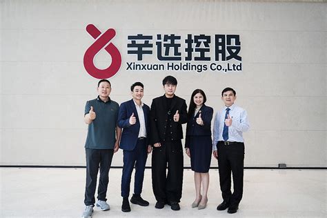 推进中泰电商合作泰国商务部副部长一行参访辛巴辛选集团 7月25日泰国商务部副部长PUNTIL JONGJITTRAKOON潘廷忠吉达功