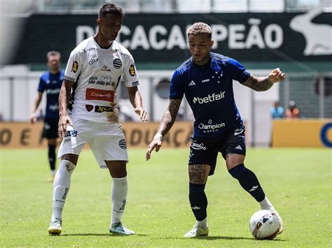 Cerveja e maconha Vídeo flagra Rafael Bilu em festa e torcida do Cruzeiro se irrita nas redes