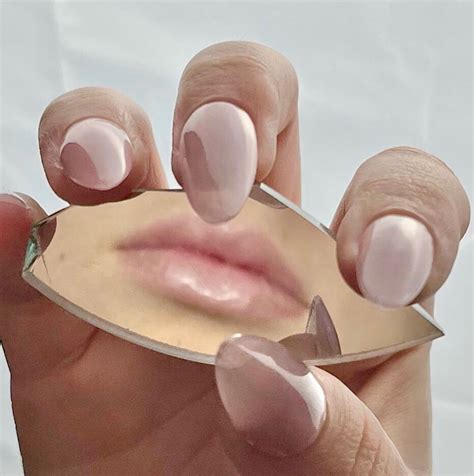 Lip Gloss nokti Trend koji ćemo viđati svuda