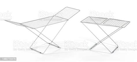 흰색 배경 3d 렌더링에 격리된 옷 건조기 세탁실에 젖은 린넨을 걸기 위한 빈 접이식 장비의 현실적인 세트 다른 각도 보기의 모형 바닥 금속 옷걸이 0명에 대한 스톡 사진