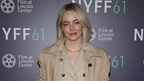 إيما ستون مقدمة لبرنامج Snl للمرة الخامسة في تاريخها