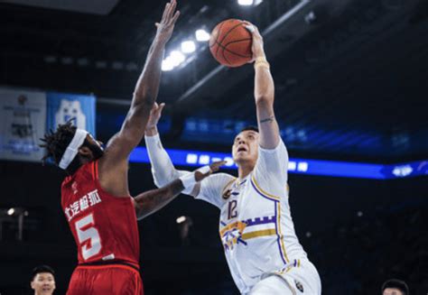 沈梓捷全场出战23分钟，7中6得到13分2板1盖帽