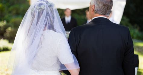 Dad Won T Fund Daughter S Wedding Unless Siblings Come