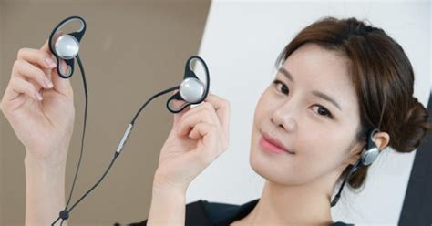 Lg전자 귀에 거는 블루투스 이어폰 출시