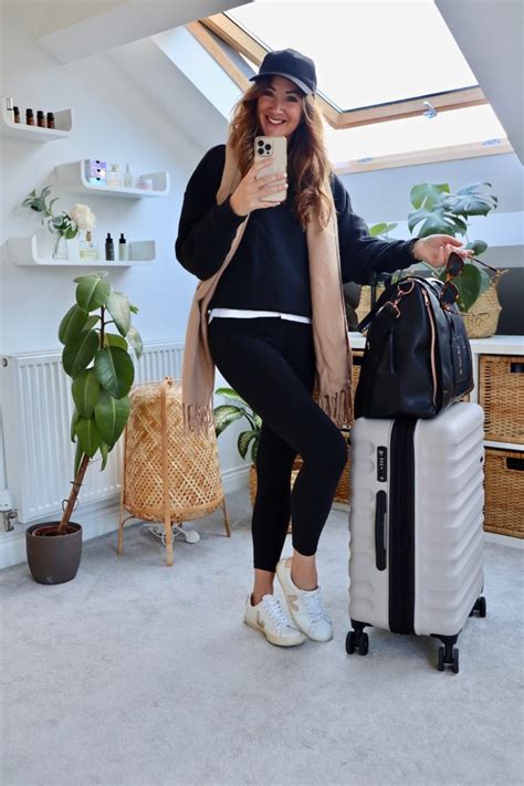 7 Stylish Airplane Outfits Inspo For Comfy Womens Travel Outfits The Travel Hack