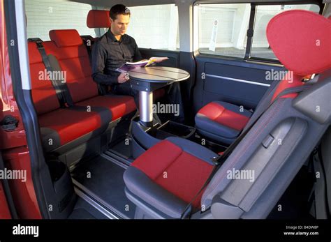 Auto VW Volkswagen Multivan T5 2 5 TDI Van Baujahr 2003 Rot