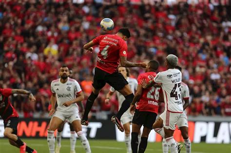 Flamengo leva gol de pênalti no último minuto empata nos acréscimos e