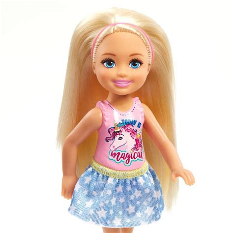 Muñeca Barbie Club Chelsea con top de unicornio rubia FRL BarbiePedia