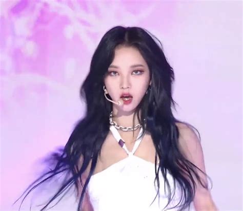 Karina Aespa Korean Make Up White Queen Blackpink Fashion Karina