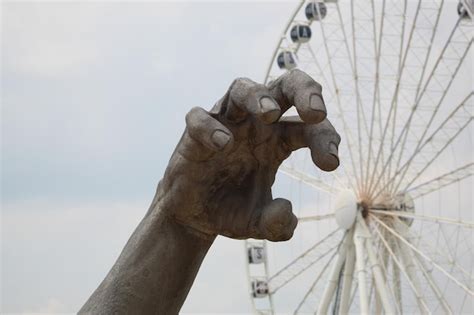Premium Photo Giant Hand