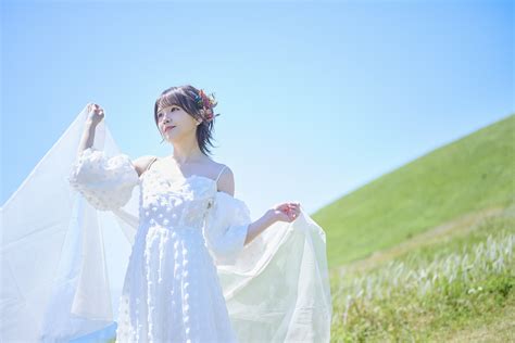 鬼頭明里アニバーサリーフォトブック あかりのままの最新号【2024年08月19日発売号】 雑誌定期購読の予約はfujisan
