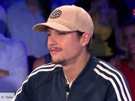 VIDEO Le rappeur Nekfeu rend un hommage très amusant à Yann Moix sur