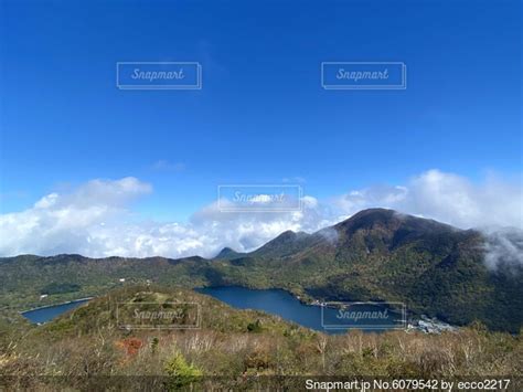 山の上から見た湖の写真・画像素材 6079542 Snapmart（スナップマート）