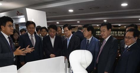 협동로봇의 반도체 생산과정 시연