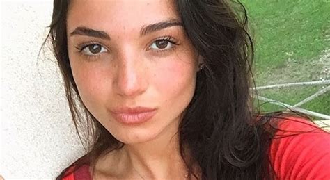 Rebecca Staffelli La Figlia Dellinviato Di Striscia Debutta Come