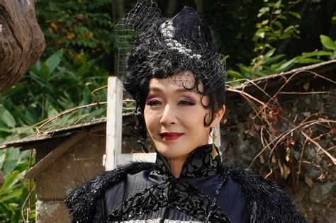 橋本環奈×新木優子×岩田剛典出演netflix映画『赤ずきん、旅の途中で死体と出会う。』場面写真10点一挙解禁 画像一覧（3 10