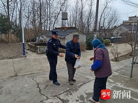 老人赶集突然晕倒 警民携手及时送医救治竹镇家人行动