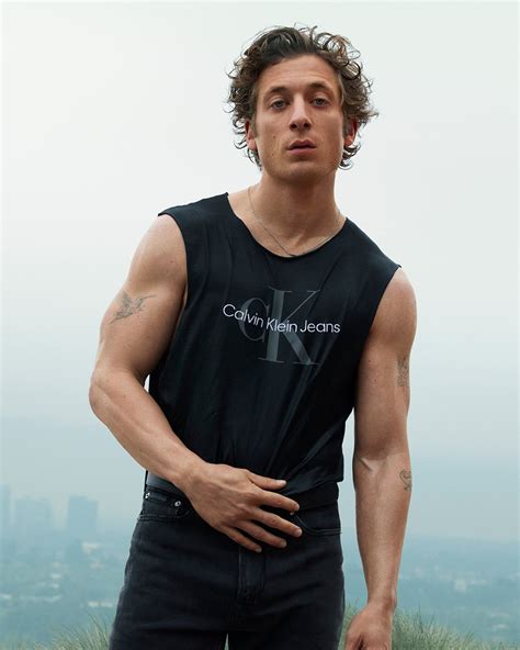 Calvin Klein Launches New Campaign Starring Jeremy Allen White — Ssi Life