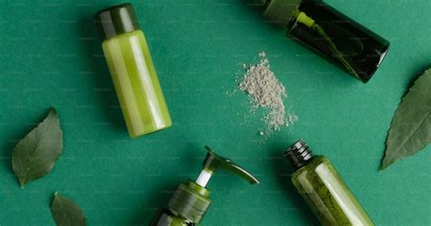 천연 스킨케어 화장품 세트와 녹색 잎 바이오 유기농 미용 제품 플랫 레이 평면도 자연 화장품 개념입니다 사진