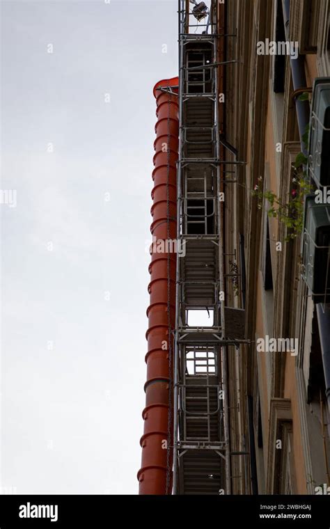 Plastic Slide Chute Building Facade For Rubble Debris Removal On